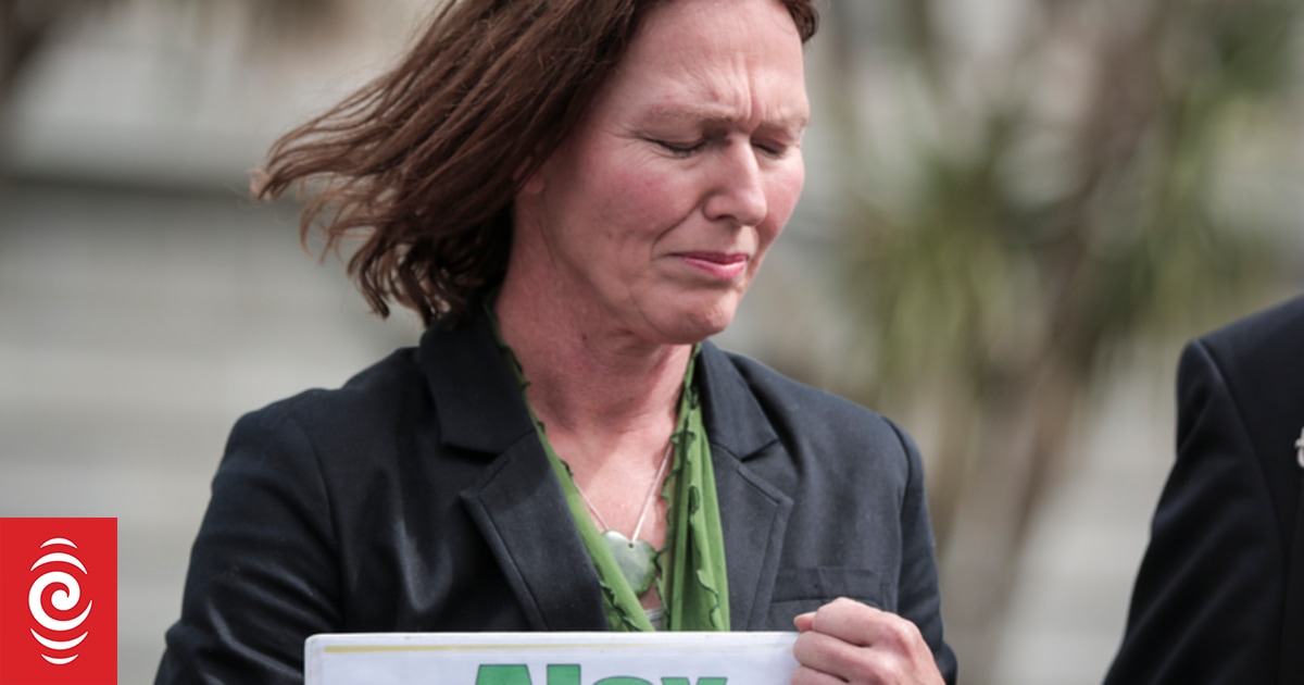 Alex Renton's mum presents reform petition to Parliament | RNZ News