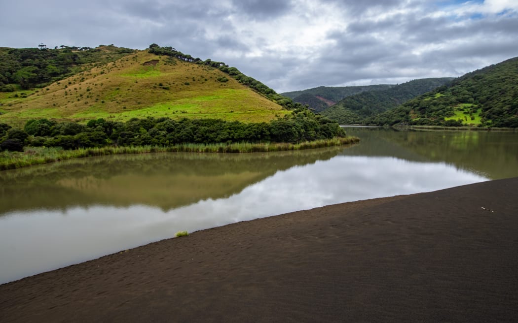 Auckland's popular hidden gem Lake Wainamu closed to public | RNZ