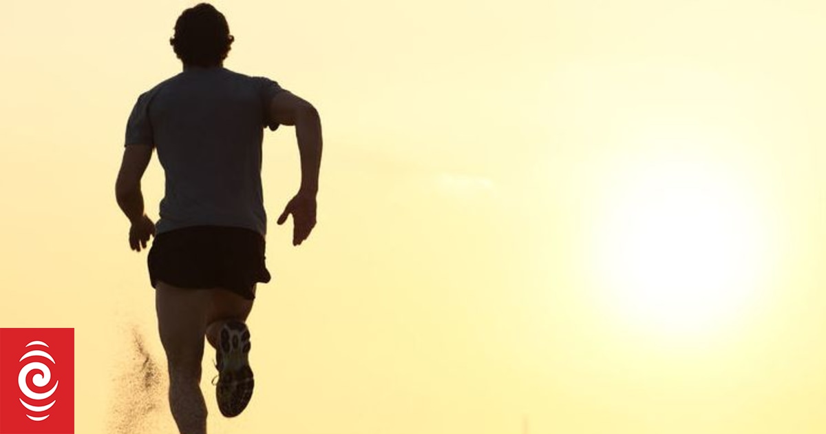 Endurance runner Sam Harvey back in ultra backyard race | RNZ