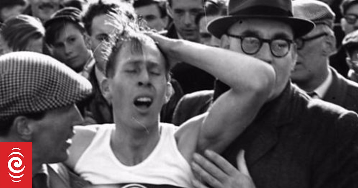 Athletics legend Sir Roger Bannister dies | RNZ News