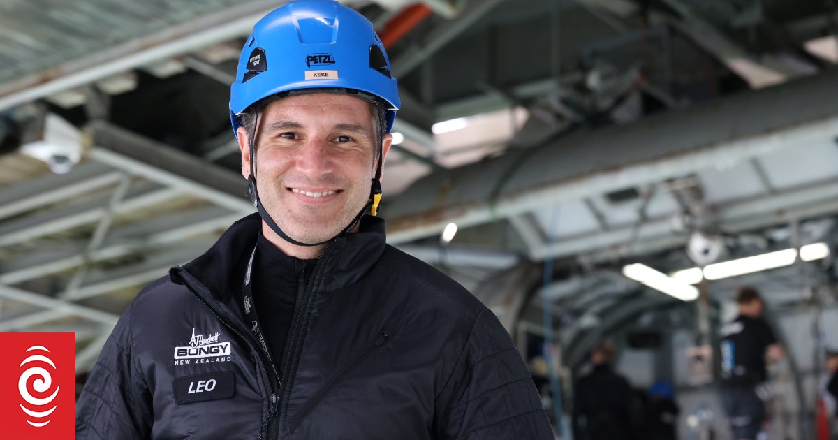 NZ bungy jumper Mike Hedge already 200 jumps into record attempt | RNZ