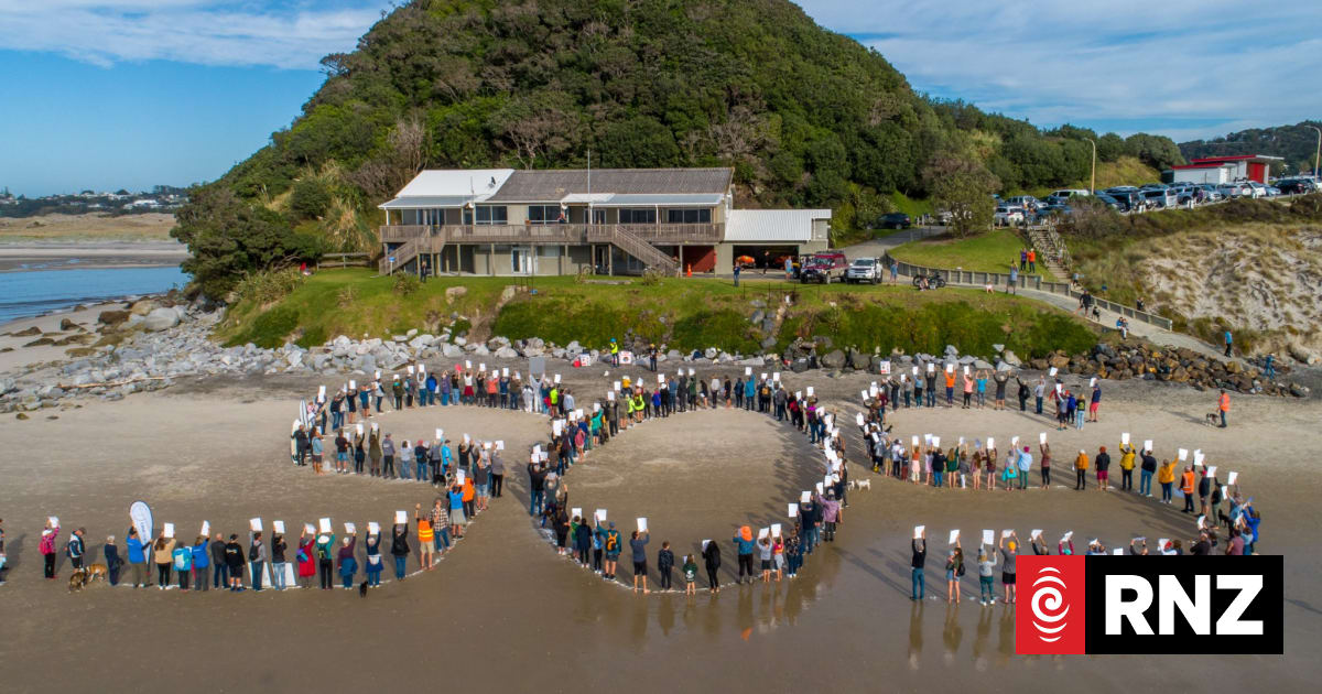 Fast-track legislation stirs up opponents of Northland sand mining plan ...