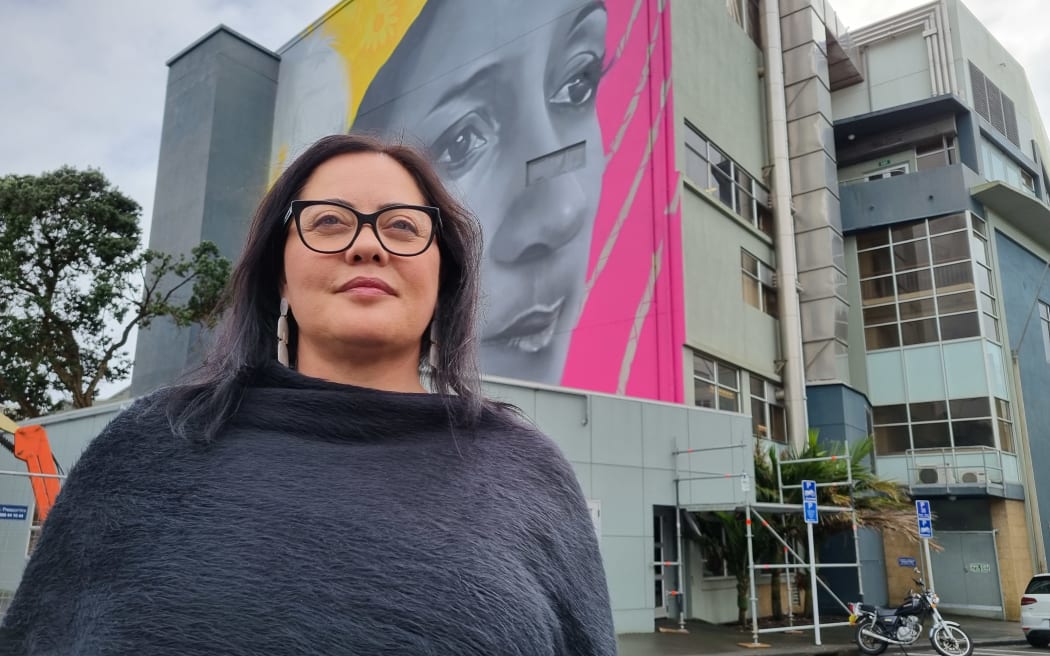 Te reo advocate Hana Te Hemara celebrated in mural | RNZ News