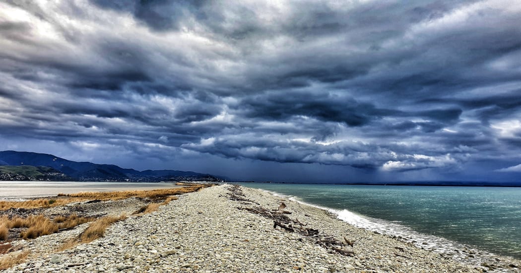 Snow in Central Otago, thunderstorms for Tasman district | RNZ News