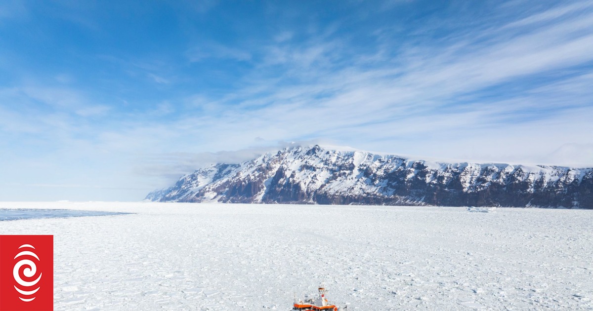 Signs found of worryingly fast Antarctic ice melt - New Zealand ...