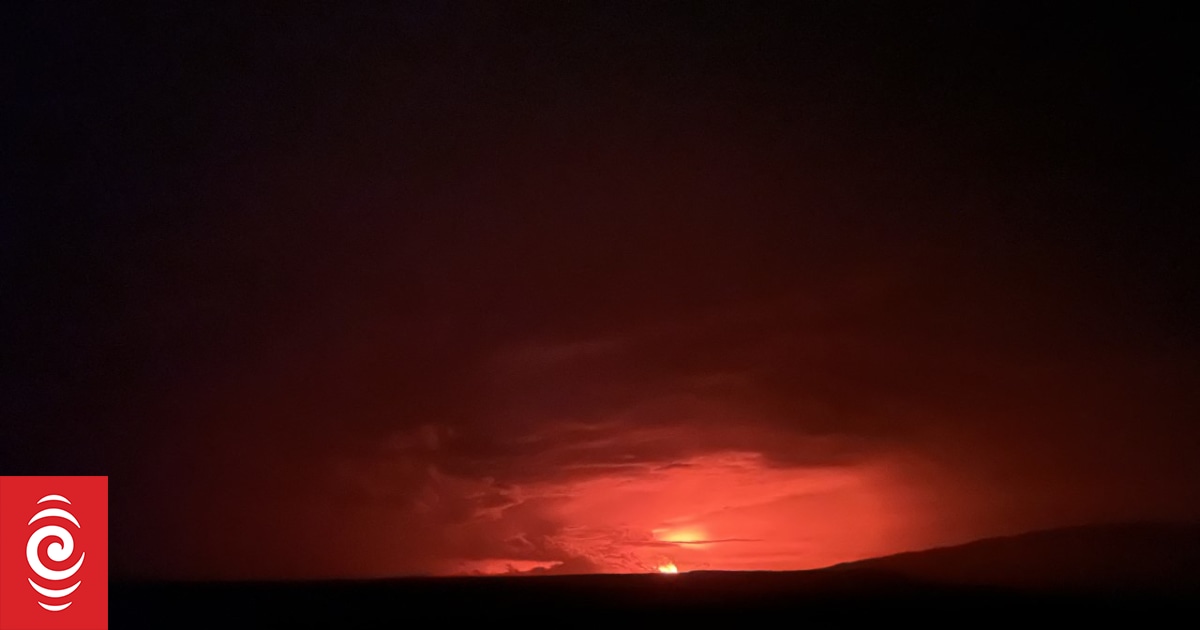 Alert level lowered at world's largest volcano | RNZ News