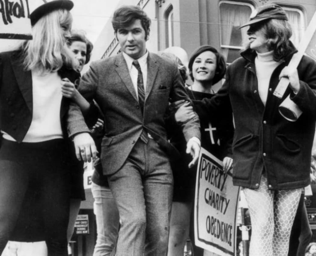 Veteran Dunedin broadcaster dies | RNZ News