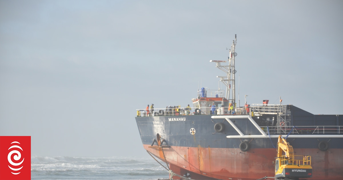 Attempt to refloat grounded Manahau barge could happen Friday | RNZ News