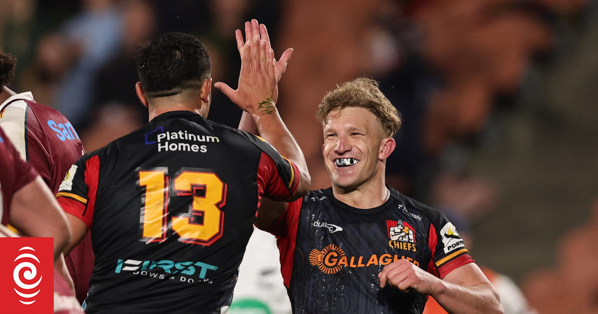 Super Rugby Pacific: Chiefs stroll into semi-finals with 43-21 win over ...