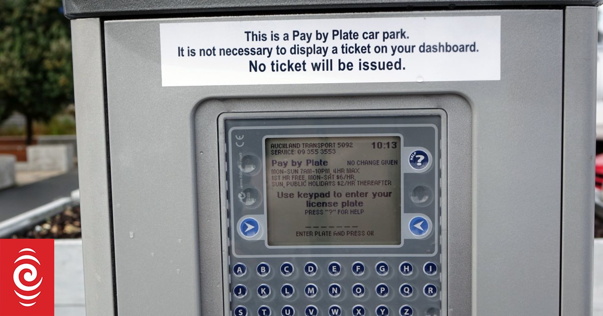New paperless parking machines confuse Akl commuters | RNZ News