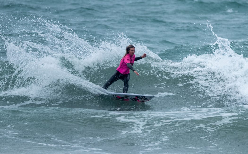 Kiwi 15-year-old to take on world's best surfers | RNZ News