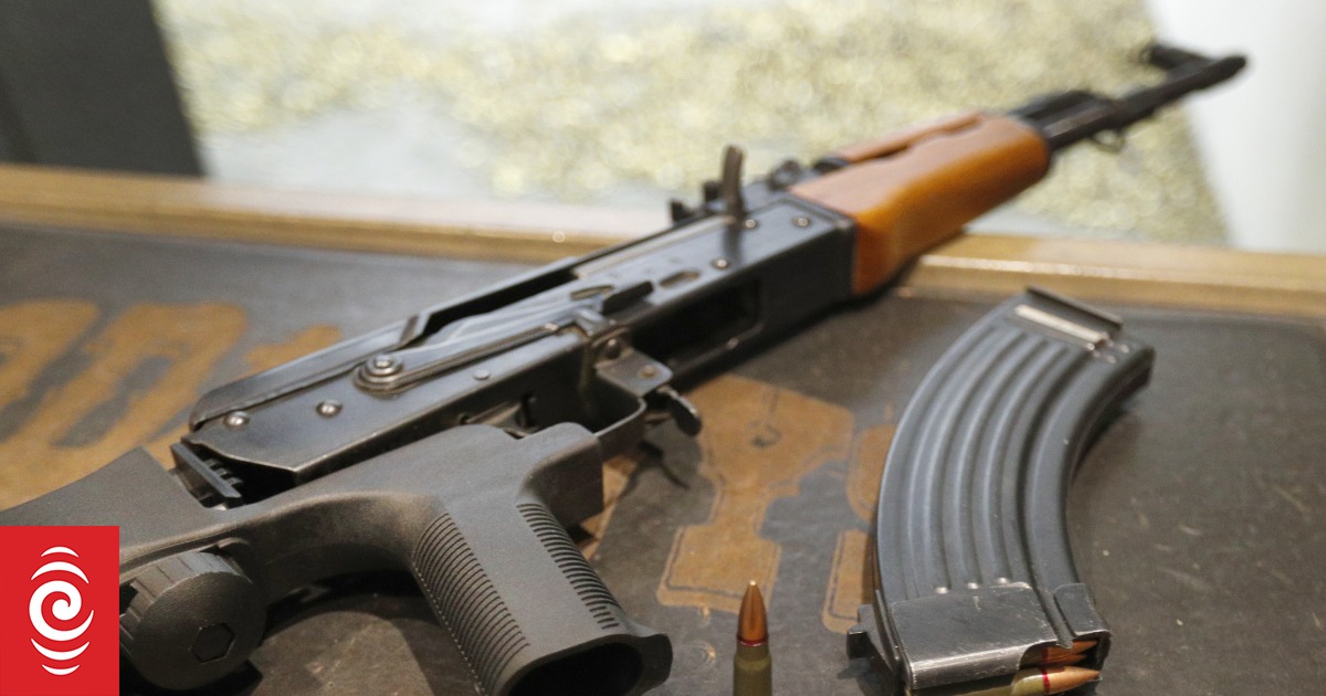 Gun owners handover semi automatics | RNZ