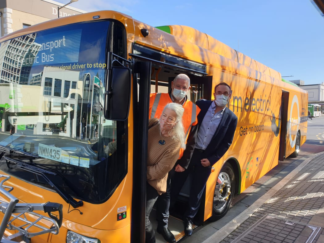 Electric bus being trialled on Dunedin hills | RNZ News