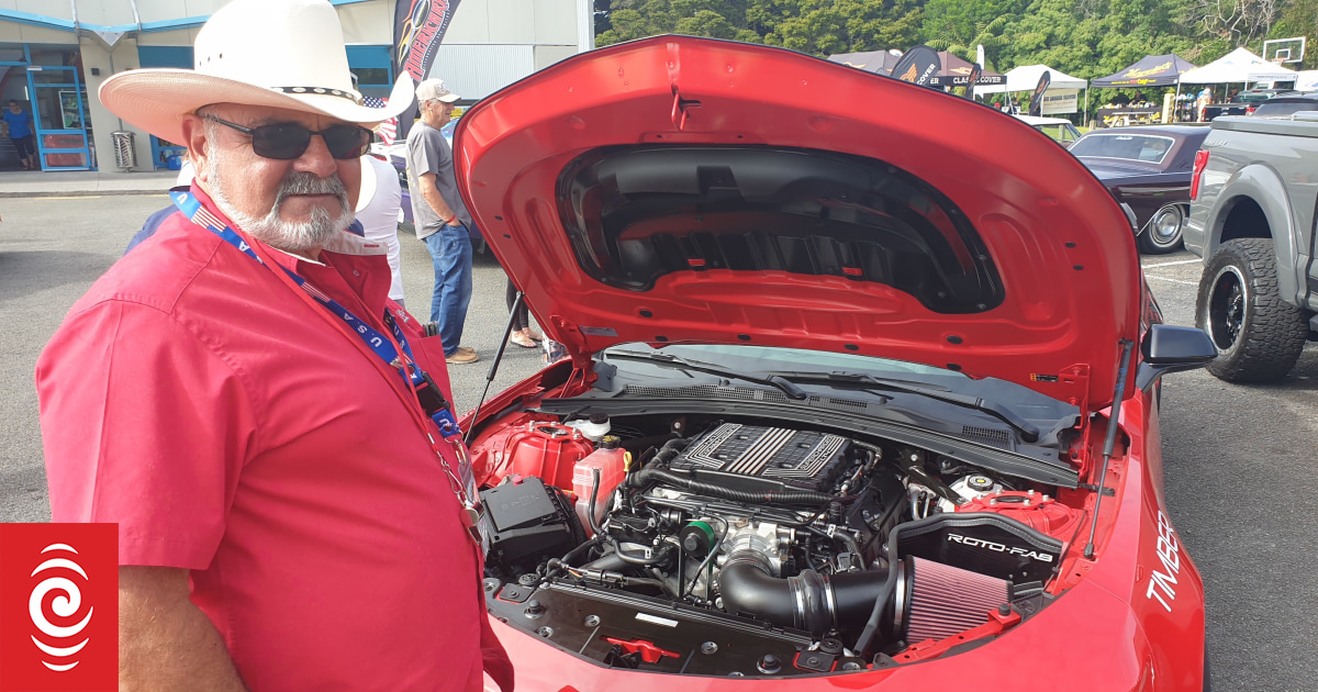 Gas-guzzlers go head to head with plug-ins in Taranaki | RNZ News