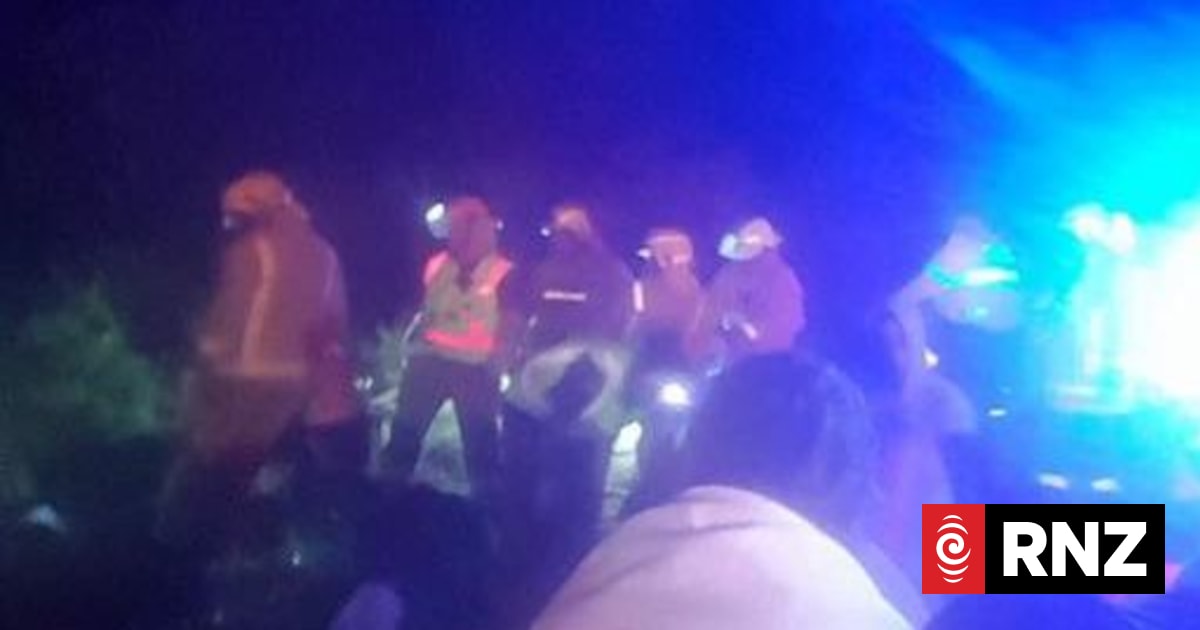 Deadly bus crash: Second body removed from site | RNZ