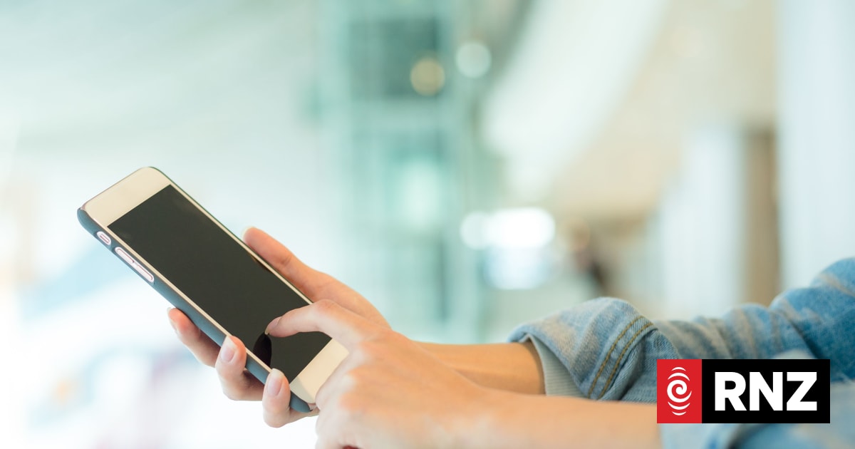 Woman loses $15k in Spark phone scam | RNZ