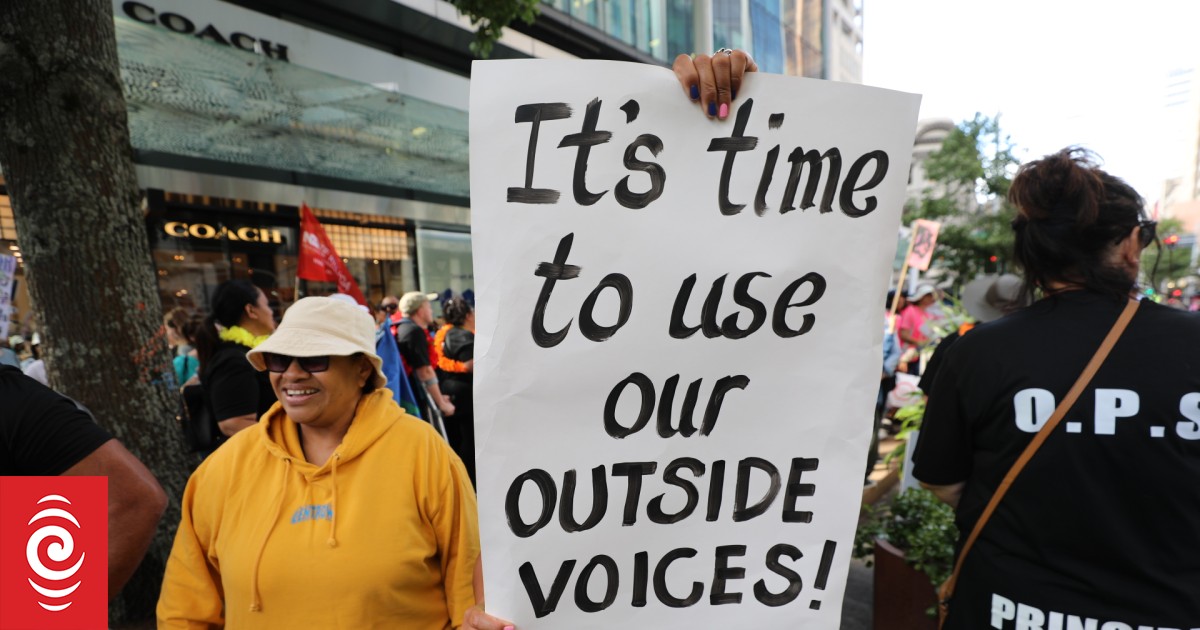 Teachers say progress made in pay talks with ministry | RNZ News