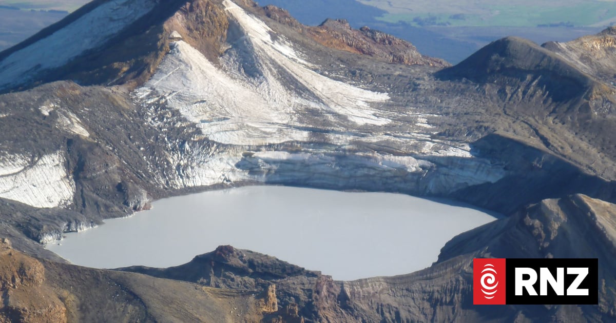 Volcanic unrest continues at Mount Ruapehu | RNZ