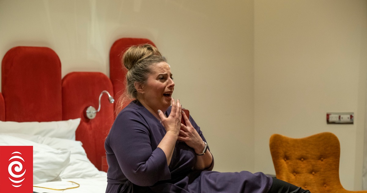 Intimate opera in a hotel room | RNZ