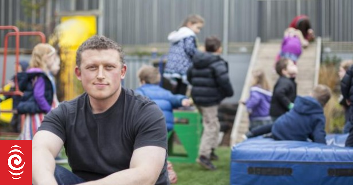 Professor's death leaves 'huge hole' in department | RNZ News