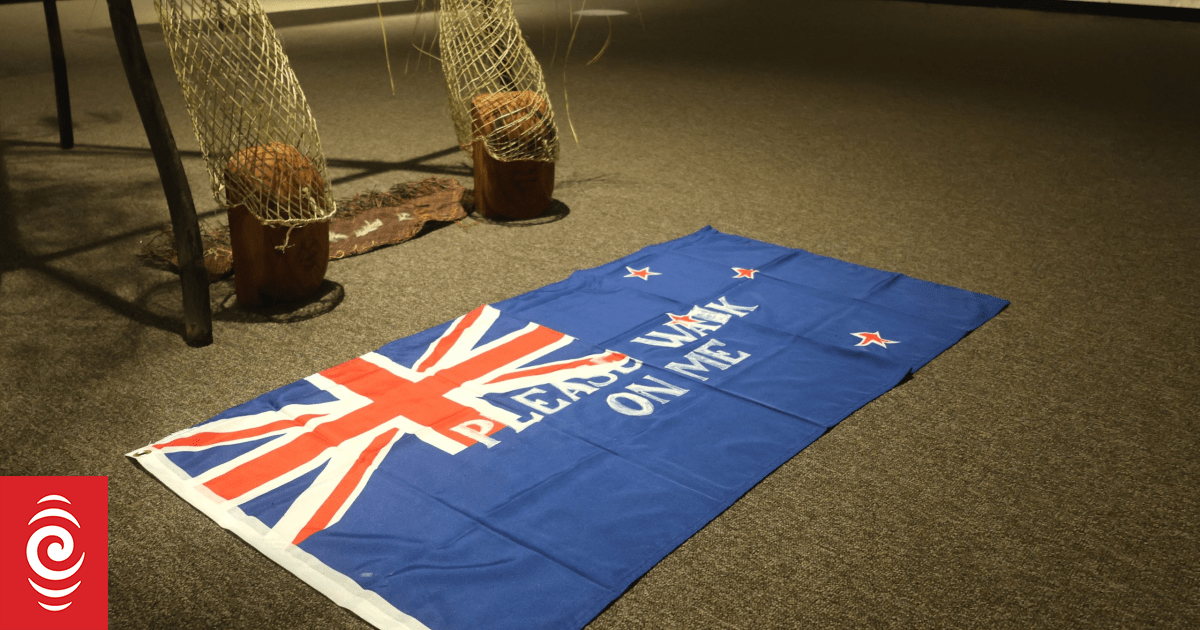 ‘Please walk on me’ – flag artwork sparks outrage again | RNZ News