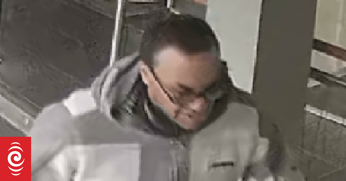 Police seek man in grey patch-style jumper after robbery | RNZ News