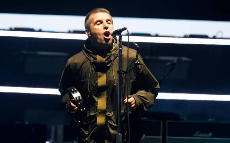 Man dies after falling at Oasis gig in London | RNZ
