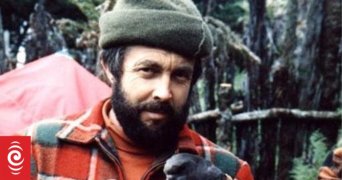 Tributes paid for conservation 'legend' who proved 'extinct' bird had ...