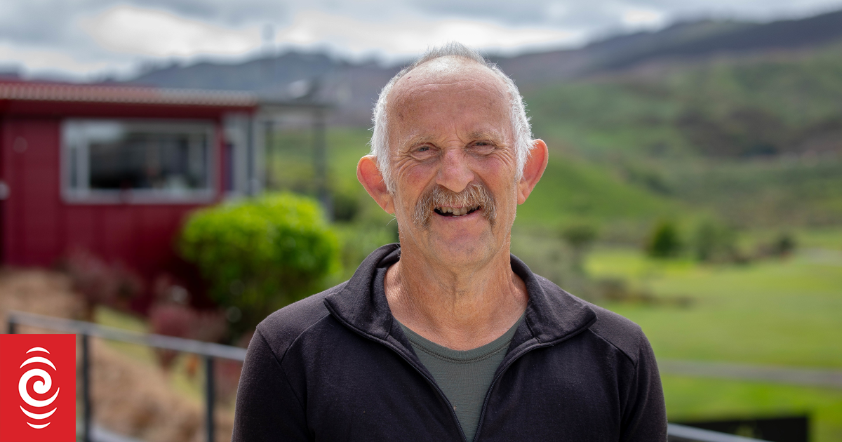 Gareth Morgan happy feral cat 'crime family' now on Predator Free 2050 ...