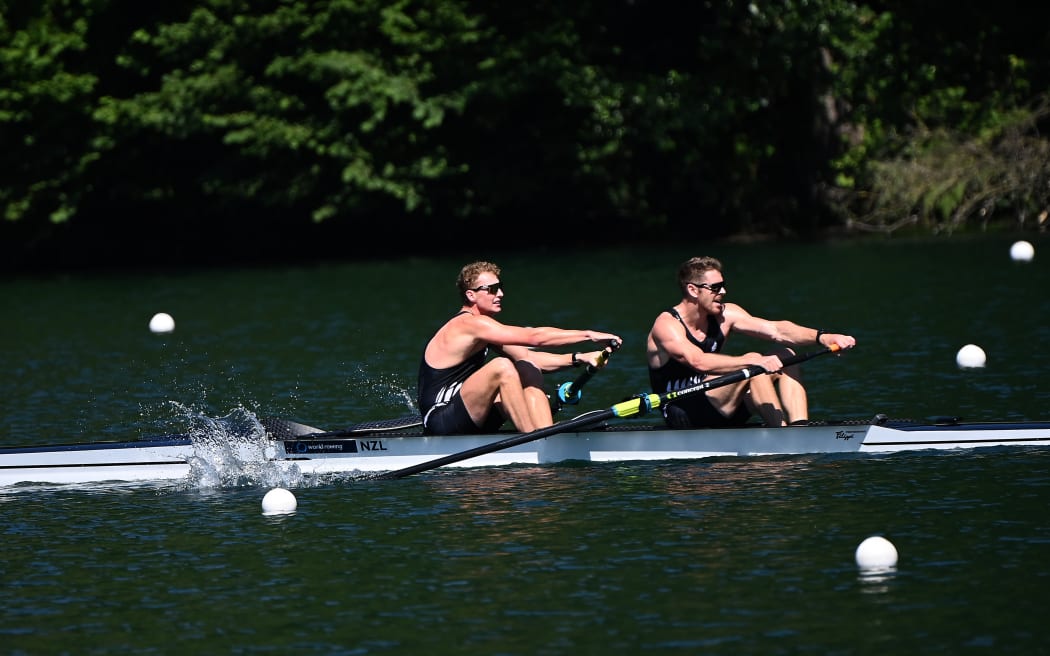 Men's pair lead New Zealand medal hopes at Rowing World Cup | RNZ News