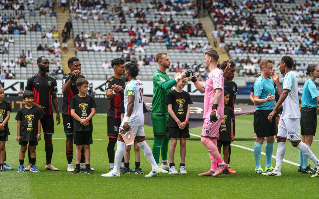 A tale of two coaches: on-pitch-rivals, off-field friends | RNZ News