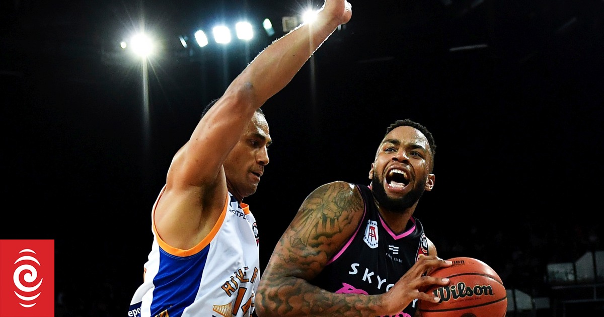 Breakers bench the difference in NBL win | RNZ News