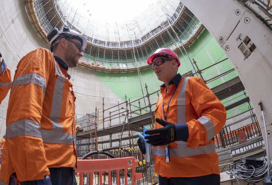 Skilled labour shortages hit Auckland infrastructure projects | RNZ News