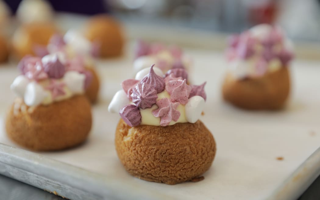 Pavlova with a choux twist | RNZ