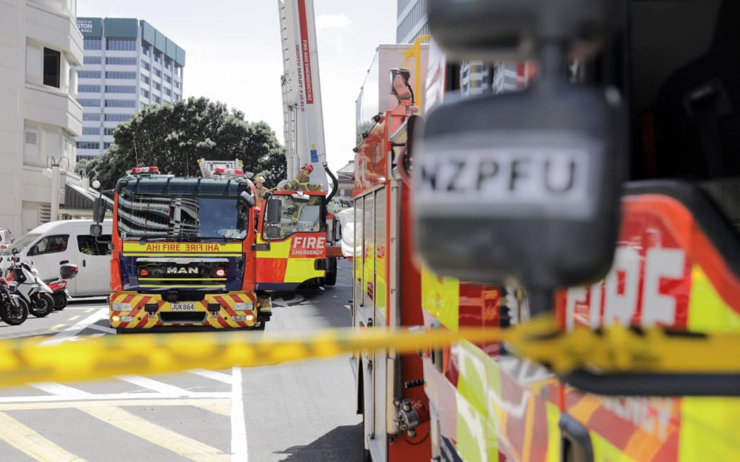 Smoke seen billowing from central Wellington building | RNZ News
