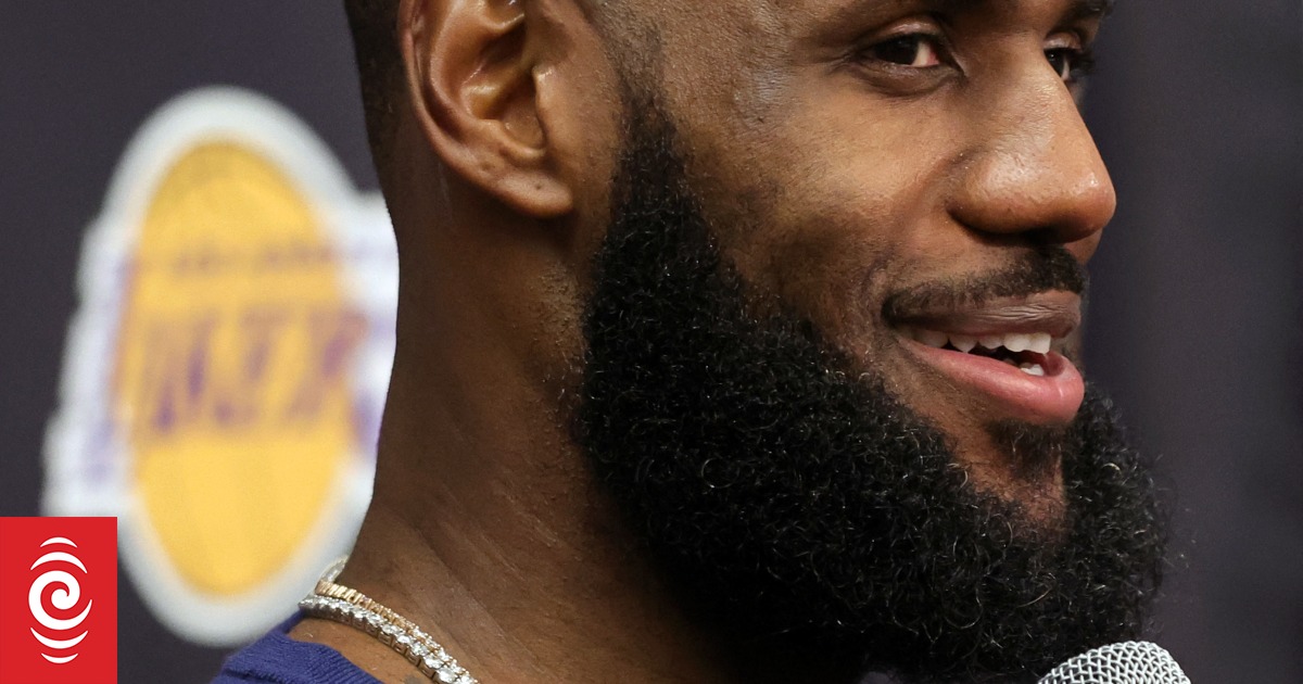 LeBron James signs two-year deal to stick with Lakers - reports | RNZ News