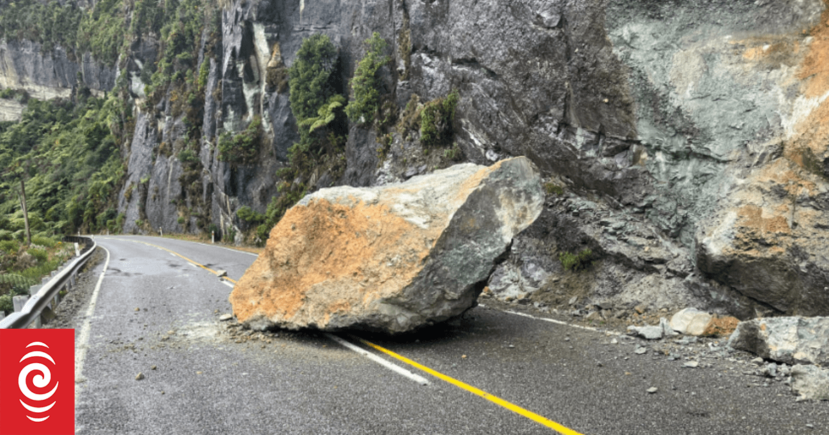 Boulder blocks West Coast road after falling from cliff wall | RNZ News