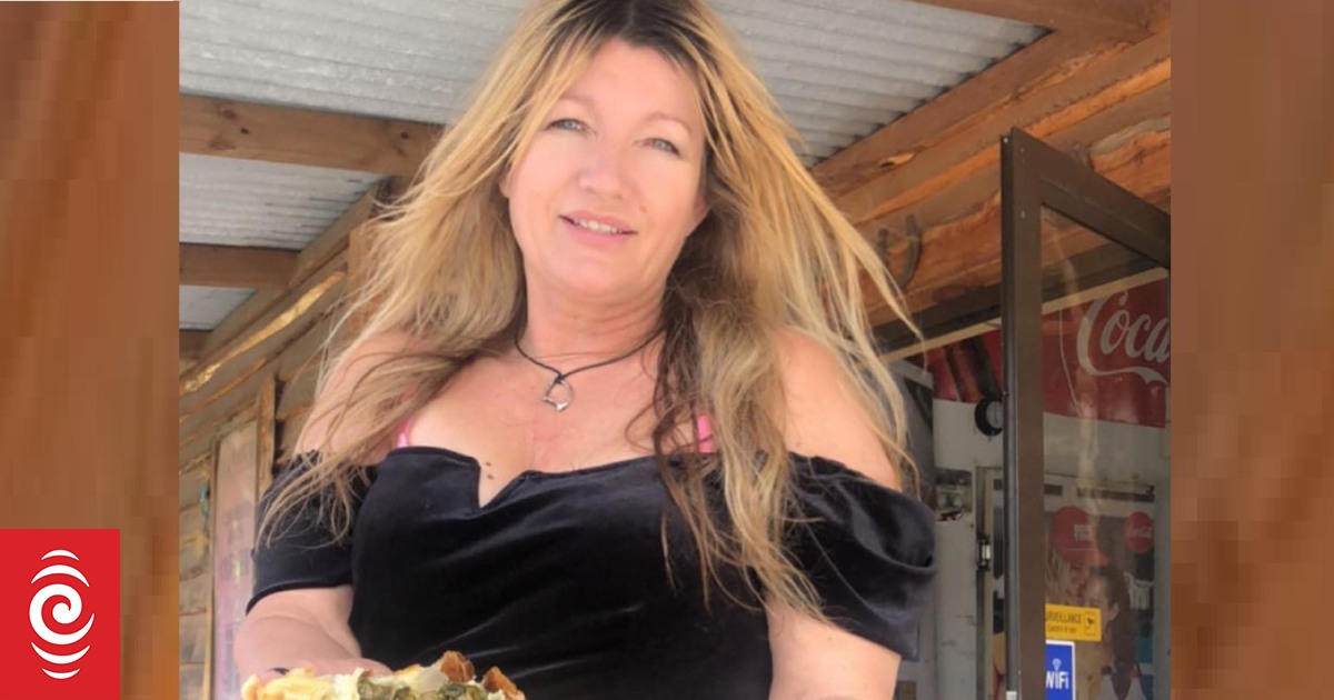 Seaweed and bacon pie makes waves: 'You can't just sit there' | RNZ News