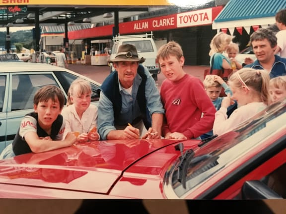 NZ Biography: Colin Hogg on Barry Crump | RNZ