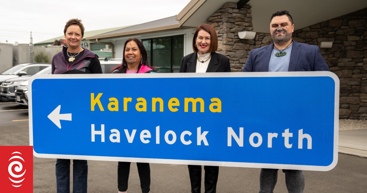 New signs for Heretaunga/Hastings use both Māori and English | RNZ News