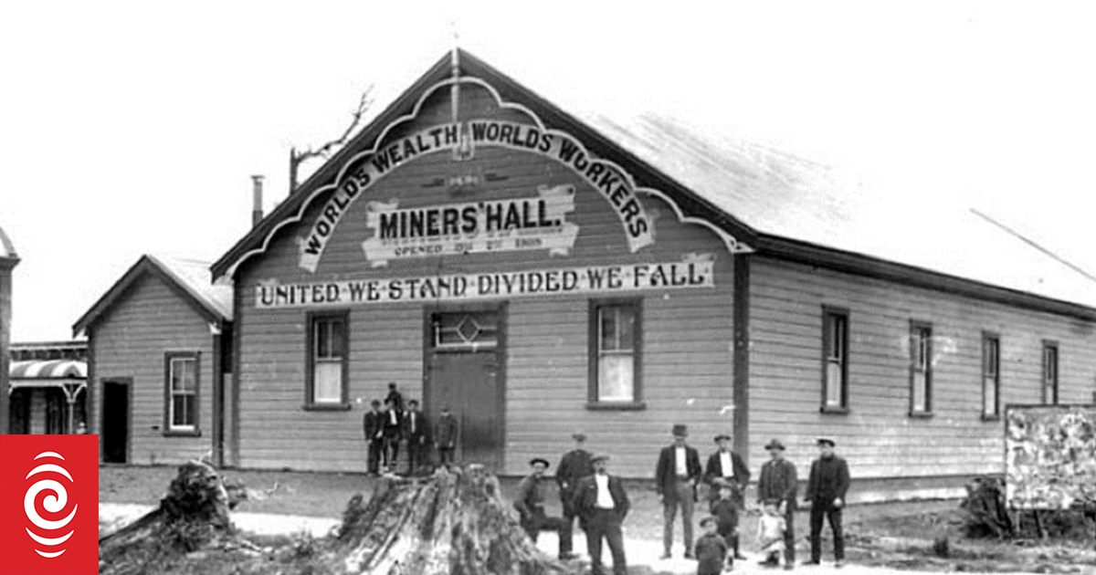 Community works to restore historical miners’ hall | RNZ