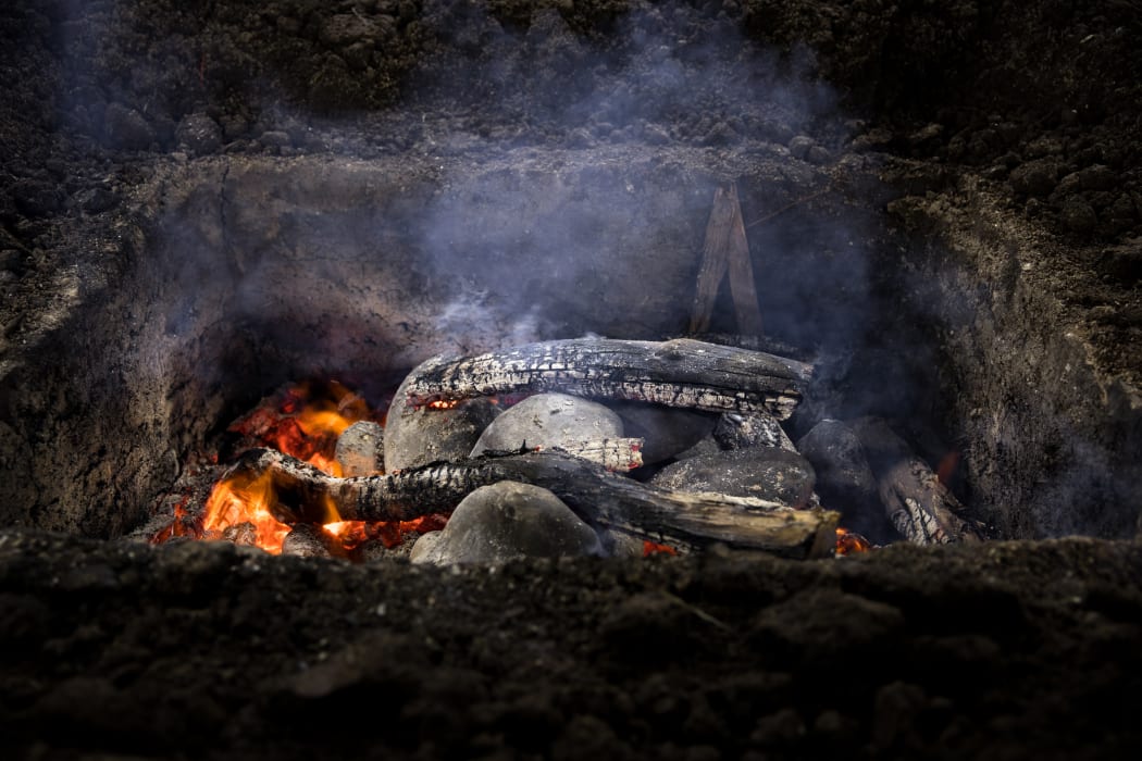 The art of the traditional hāngi | RNZ