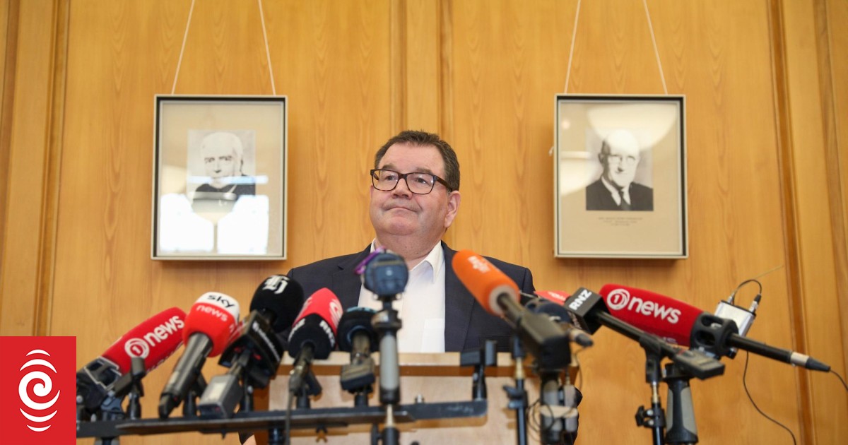 Labour faces rebuild after Robertson departure | RNZ