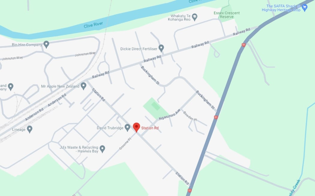 Residents told to stay inside amid manhunt in Hawke's Bay | RNZ News