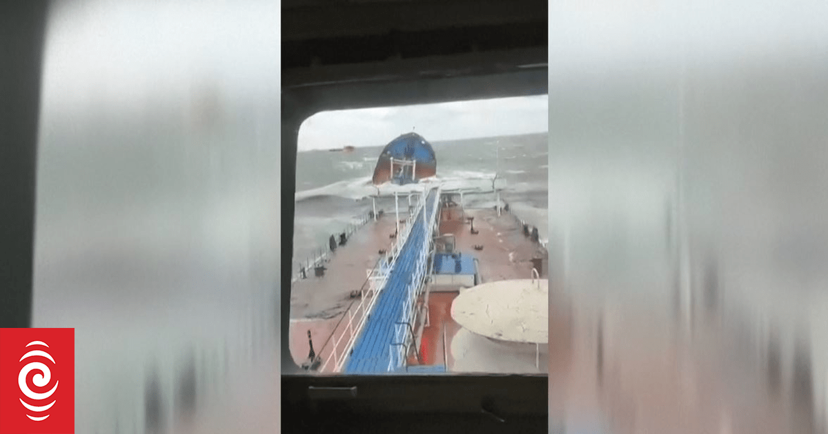 Russian tanker splits in storm, spilling oil into Kerch Strait | RNZ News