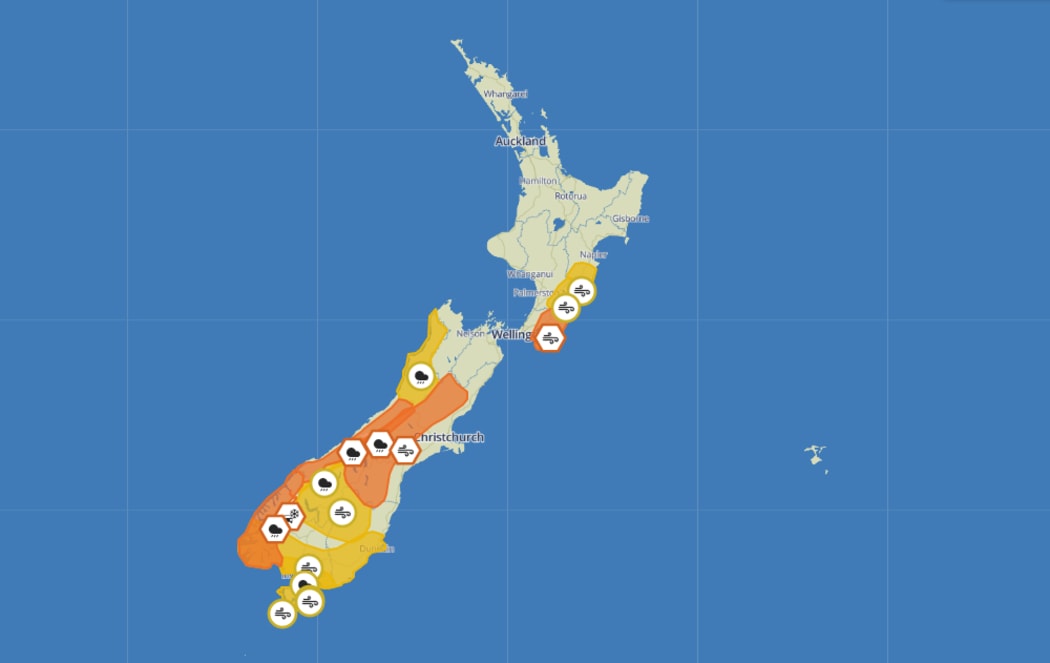 Thunderstorm, wind warnings in place around New Zealand | RNZ News