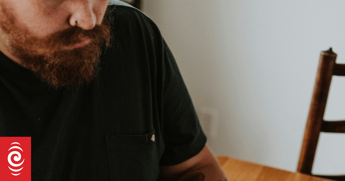 Josh Drummond: A cynic's guide to self-help books | RNZ