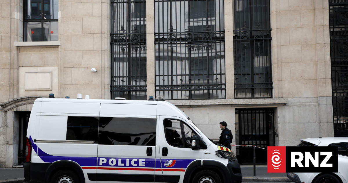 French police foil Paris bomb attack outside US bank | RNZ News