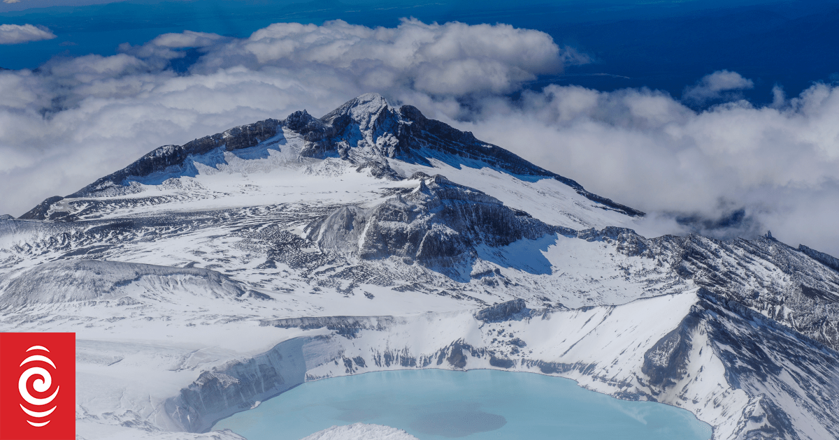 Four skiers partially buried in avalanche on Mt Ruapehu | RNZ News
