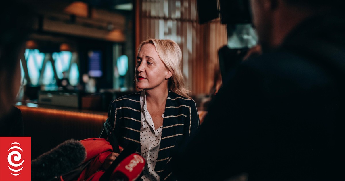 Kaye confronts Stamford Hotel over legal action threat | RNZ